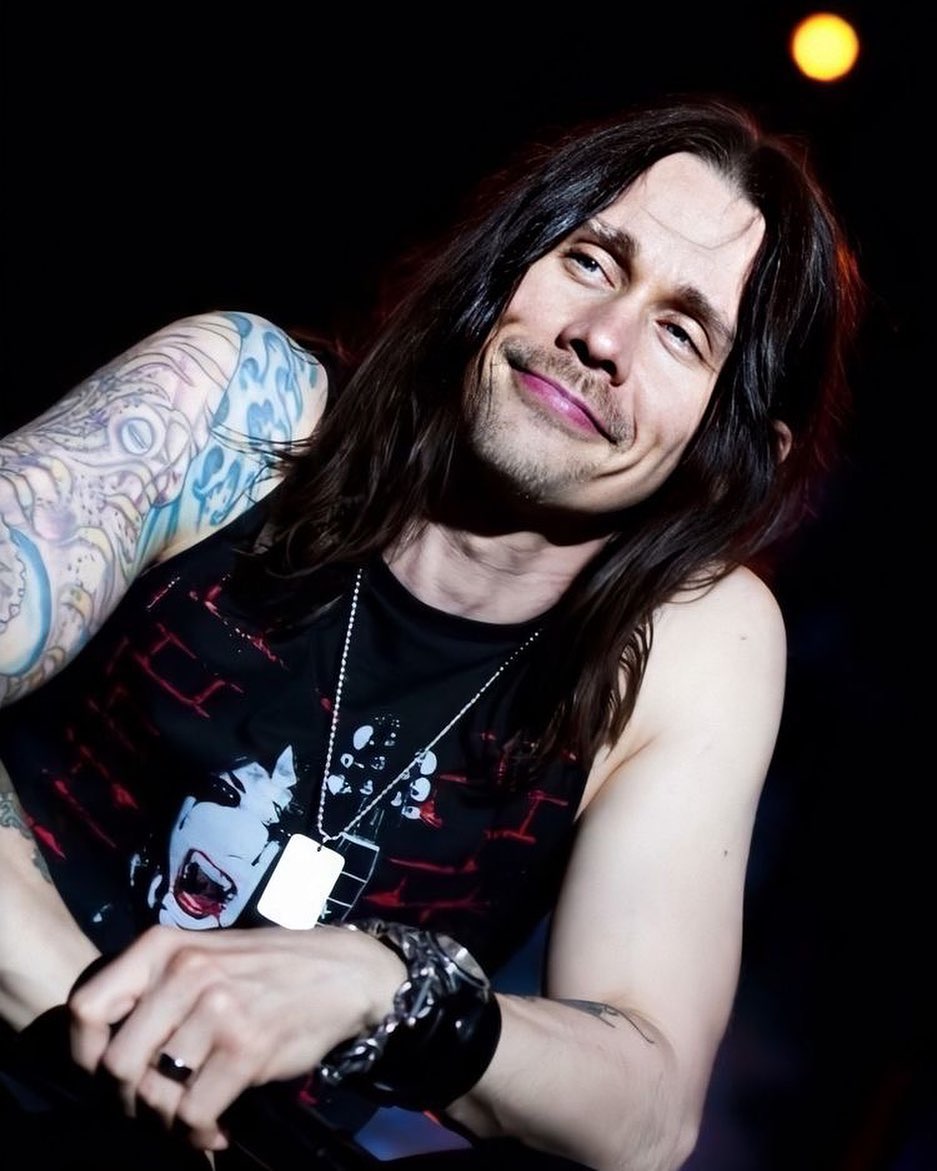 트친소 이델☠️ on Twitter: "#커미션_찾아요 이 아저씨 그려주실 분 구합니다 SD MD LD 러프퀄 선화 흑백 단색 풀채색 신경쓰지 않아요 데포르메 참고하시라고 ...