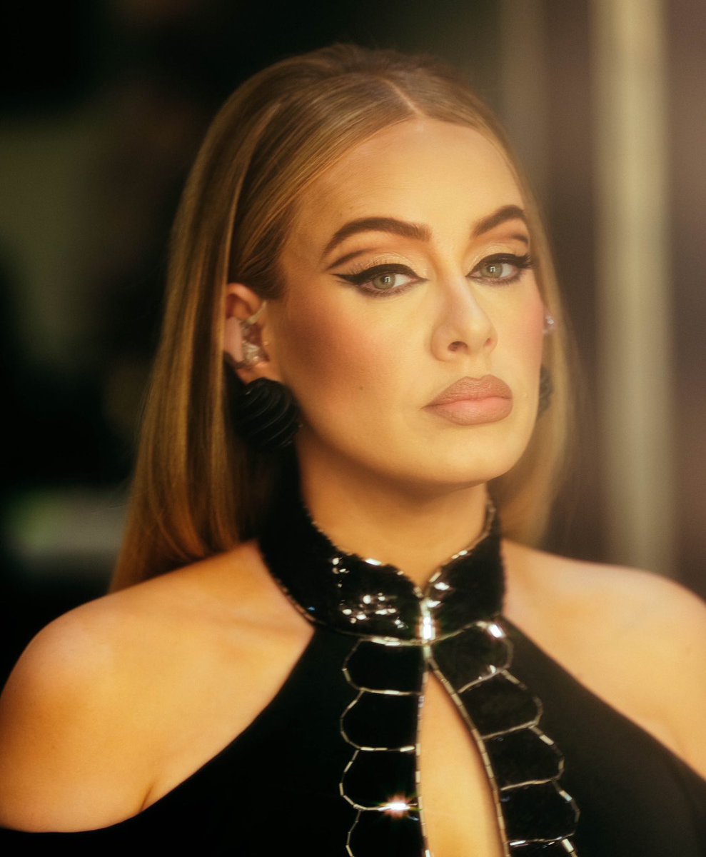 Pop Base on Twitter: "Adele looks stunning in new photo."