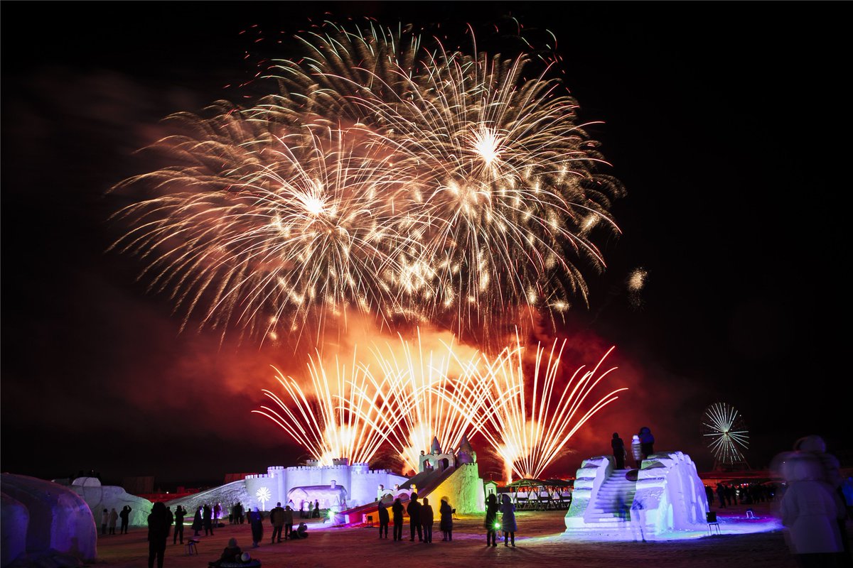 Chunyu 春雨 on Twitter: "五彩缤纷的烟花绚丽夺目"