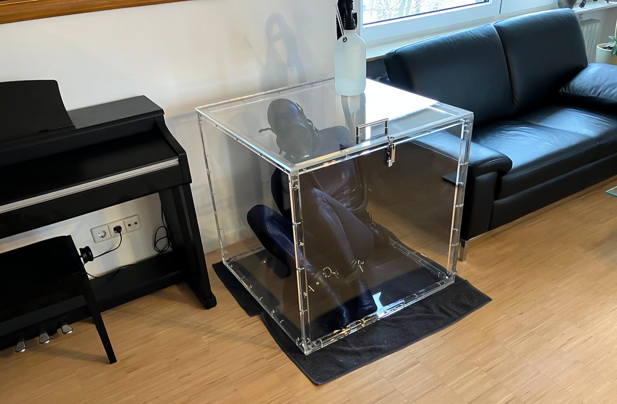 Mistress Stephanie Locke on Twitter: "@MistressTitania Both have their charms, dining room they ...