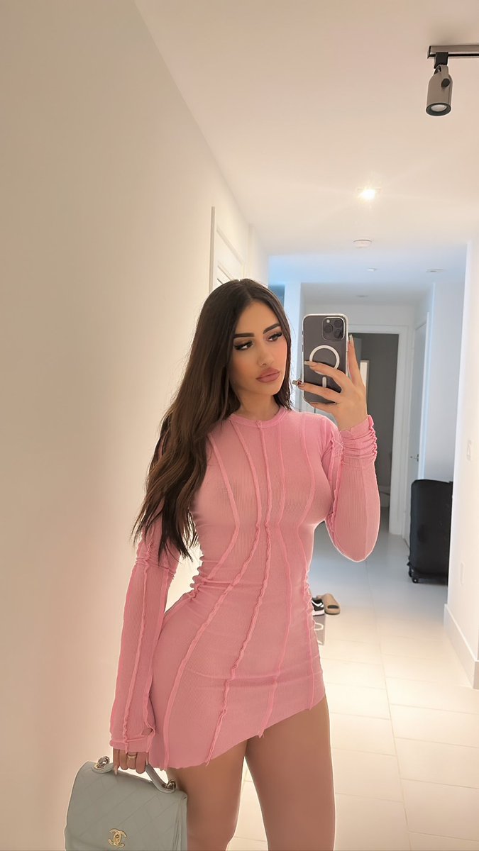 Ester bron on Twitter: "Pink is my fav color"