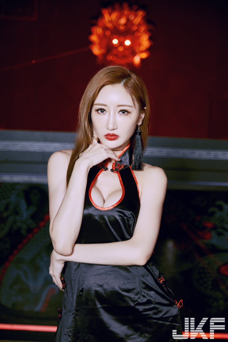 JKF on Twitter: "JKF 女郎 葉妮妮 @minnieya0315 長達 10 天的連假，還想窩在家裡追劇、打電動嗎？我都精心打扮好了，還不快帶我出去玩..."