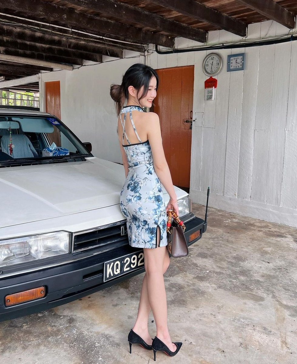 小刘爱吃蒜 On Twitter 我真的很想用鸡巴蹭穿着旗袍的姐姐们的大屁股,屁股都给我打青,再蹲着m腿给老子鸡巴口,楚楚可怜的眼神盯着我还一边帮我口,这tm根本就是顶级享受