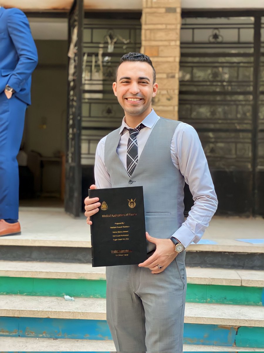 Bassem Hussien on Twitter: "بشارك يوم من أجمل أيام حياتي و بجد اول مره افرح من قلبي في الكليه ...