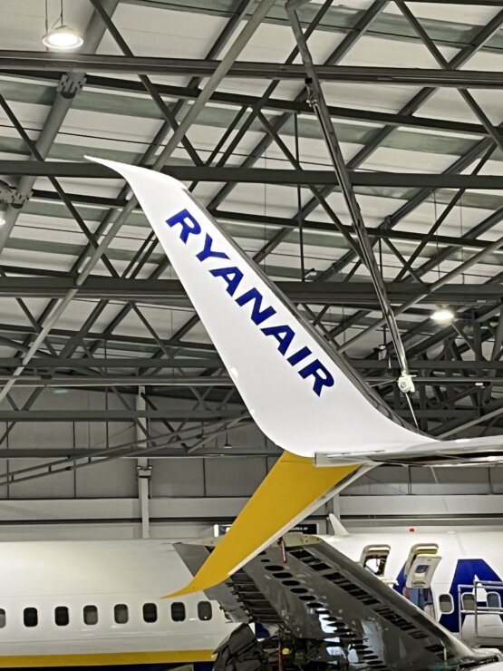 Ryanair installs Split Scimitar Winglets to the first of over 400 of ...