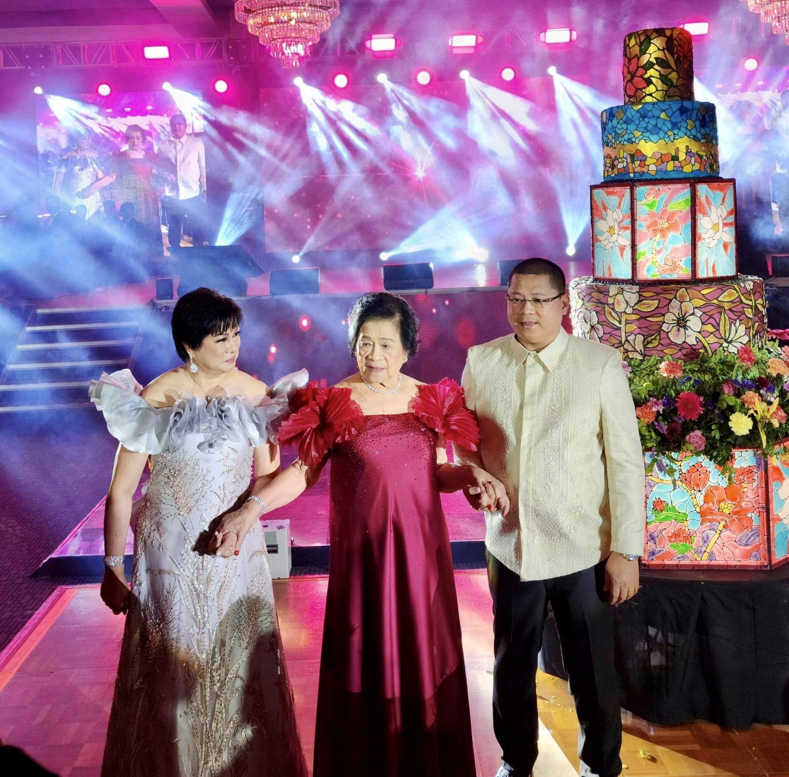 Rappler on Twitter: "@indayevarona Vallacar Transit matriarch Olivia Yanson with daughter ...