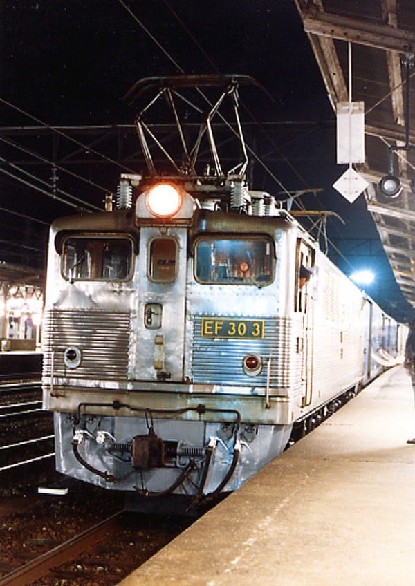 おざよう on Twitter: "#みんなの国鉄車見せてください 今度は機関車 ① #EF30-3 荷物列車 ②機回し中の #EF81-303 と #14系 #さくら号 ③14系さくら号に ...