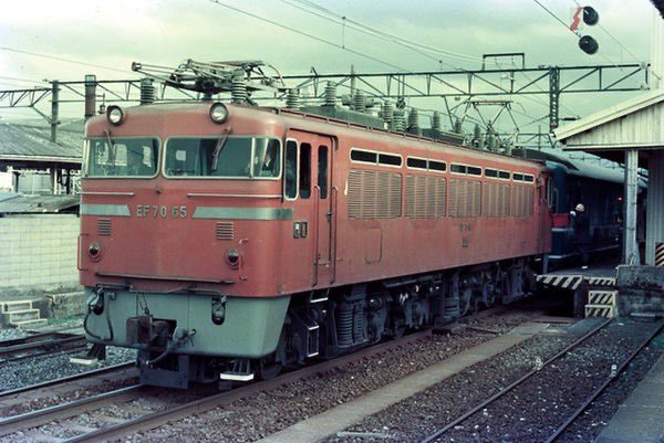 おざよう on Twitter: "#みんなの国鉄車見せてください 今度は機関車 ① #EF30-3 荷物列車 ②機回し中の #EF81-303 と #14系 #さくら号 ③14系さくら号に ...