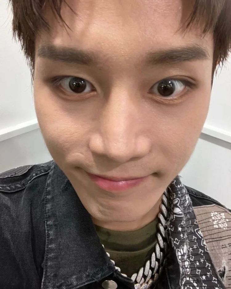 shw 🫧 on Twitter: "taeil https://t.co/dVZDBcfBYu" / Twitter