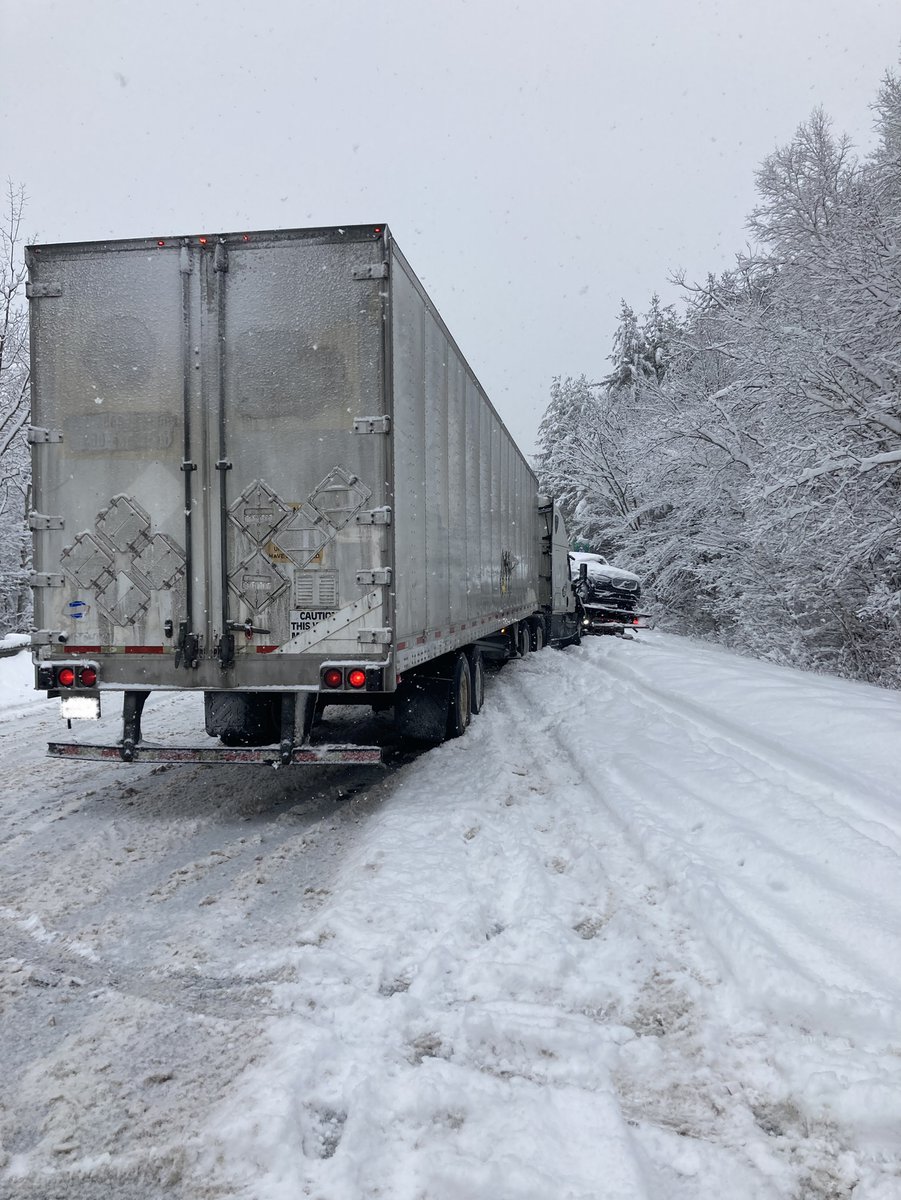 New Hampshire State Police On Twitter Tractor Trailer Crashes Into