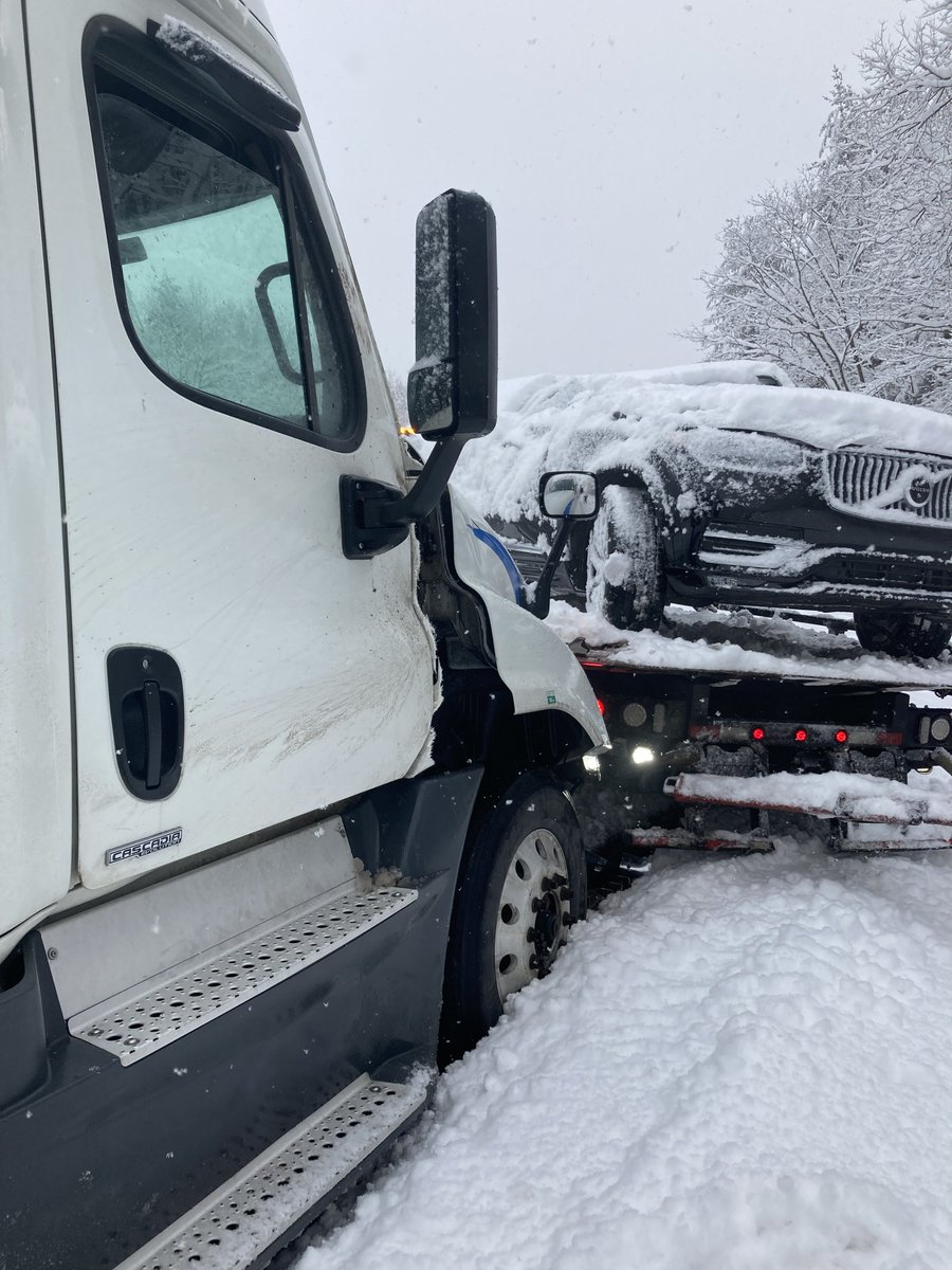 New Hampshire State Police On Twitter Tractor Trailer Crashes Into