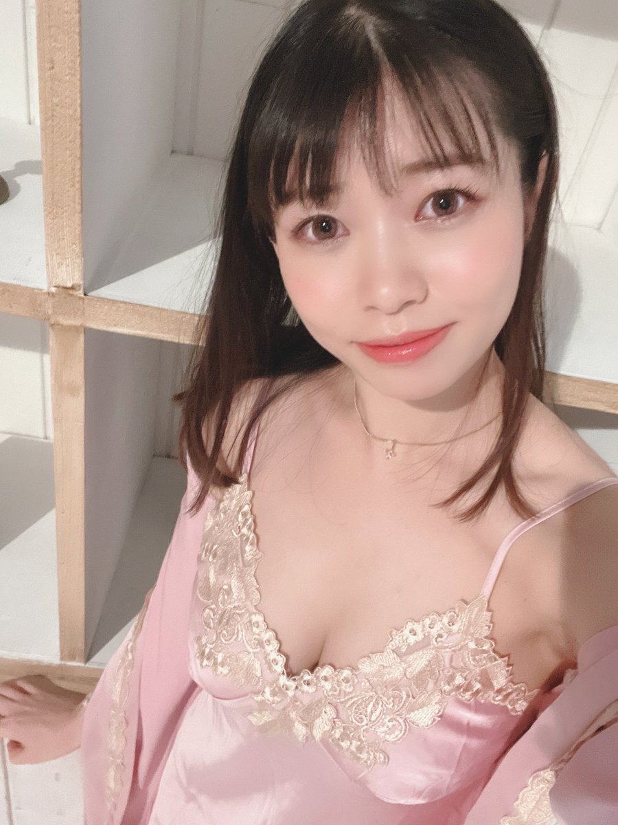 浜辺栞帆(はまべかほ) On Twitter おはようございます🍑昨夜は夜更かししてしまったので、ちょっと身体が眠たいですが、今日も励みたいと思います٩ ᐖ ۶雪が降る前に帰れますよう