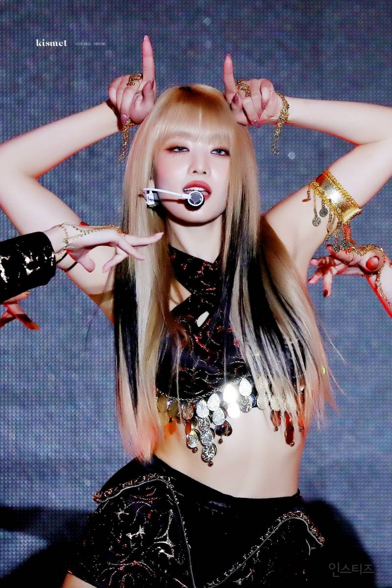 인스티즈(instiz) on Twitter: "풀뱅에 금발 그리고 삼백안이 진짜 잘 어울리는 여돌 JPG (링크에 더있어요👉) https://instiz.net/pt ...