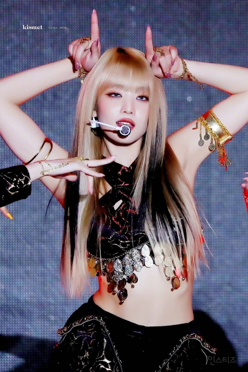 인스티즈(instiz) on Twitter: "풀뱅에 금발 그리고 삼백안이 진짜 잘 어울리는 여돌 JPG (링크에 더있어요👉) https://instiz.net/pt ...