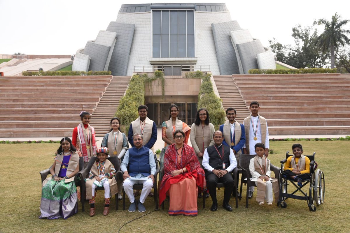 PIB India on Twitter: "Awardees of #PradhanMantriRashtriyaBalPuraskar2023 visited the ...