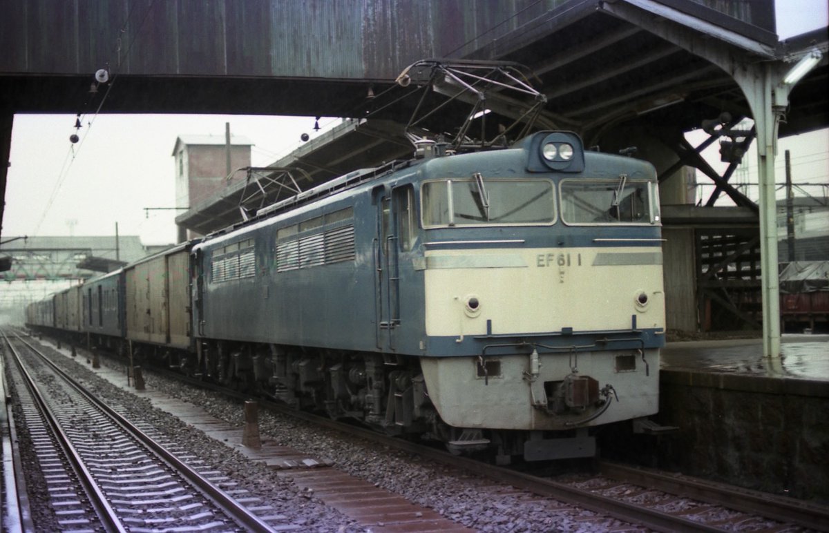 北鉄⭐️⭐️⭐️ on Twitter: "#ある日の編成 #編成メモ EF61 6[広] マニ44 2029 名荷201 マニ50 2051 南東荷4 ワキ8556 南東荷204 ワキ ...