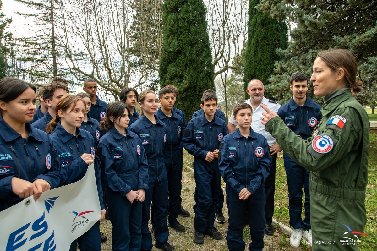 Armée de l'Air et de l'Espace on Twitter: "Les EAJ d'Orange ont rencontré @Soph_astro. Ils ont ...