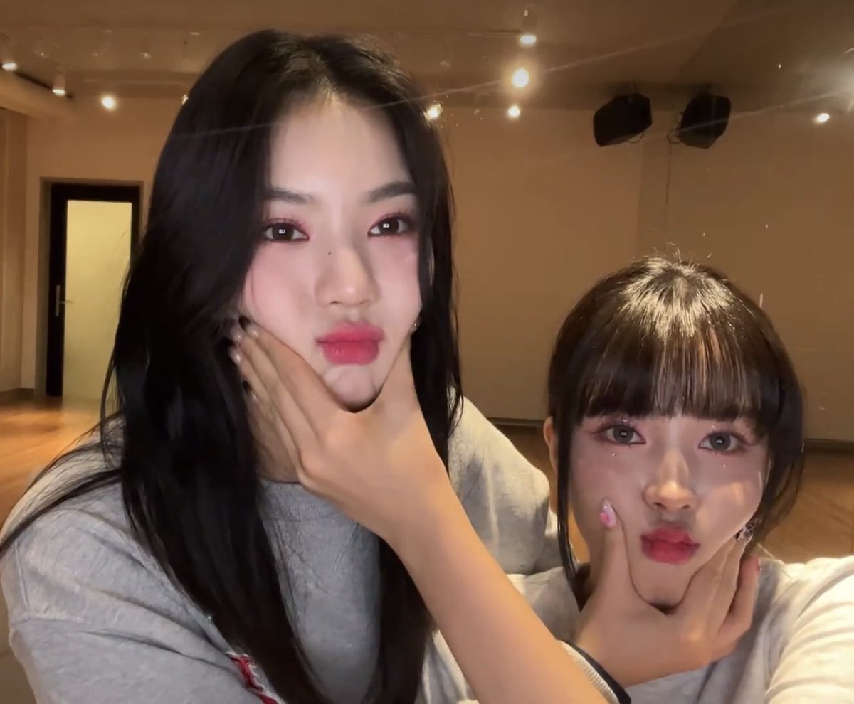 𝗚𝗢𝗟🌨️ | fan account on Twitter: "if u put them together they will squish each other all day"