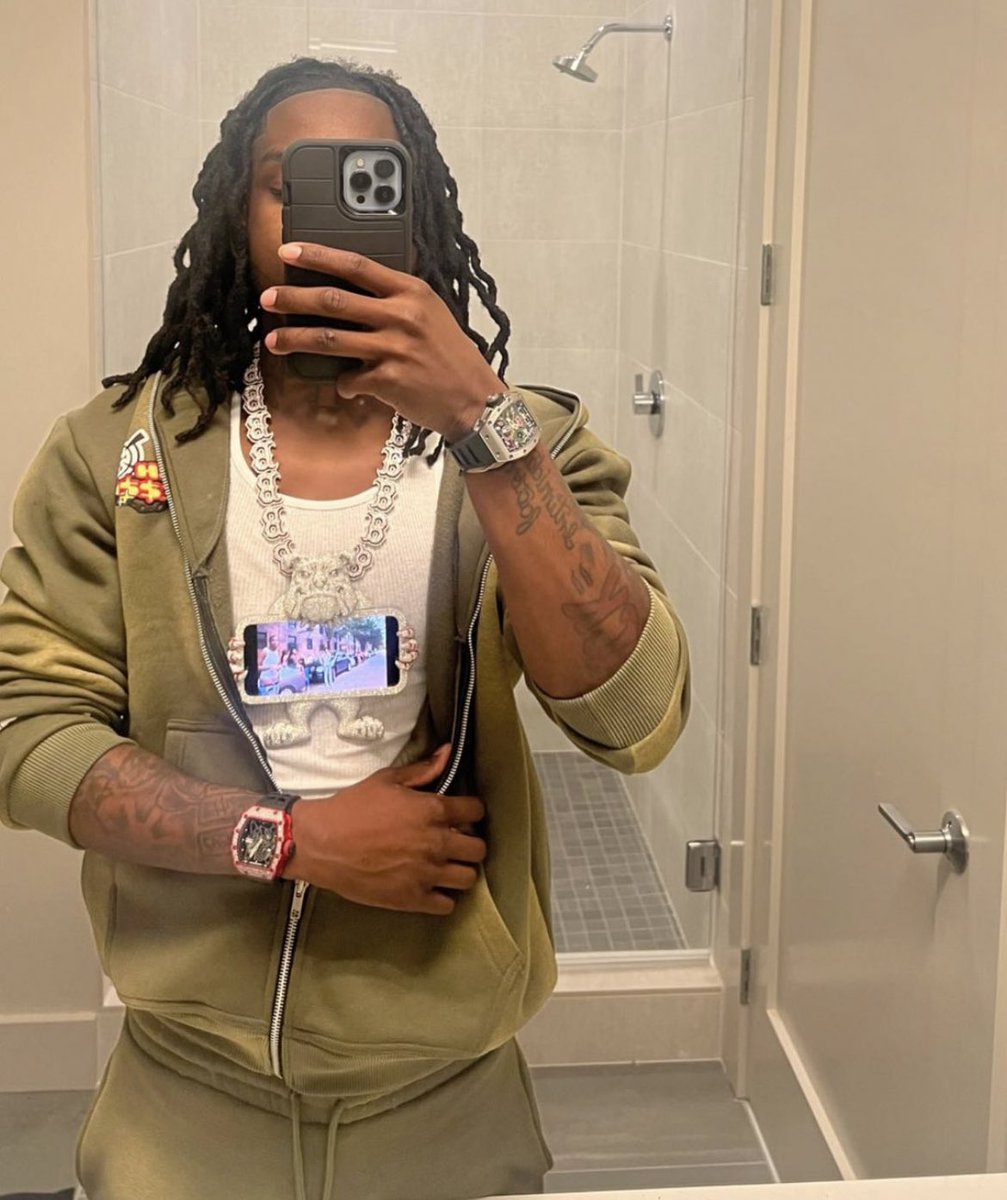 Pop Crave On Twitter Polo G Shows Off His New Icebox Chain That Doubles As A Phone Case