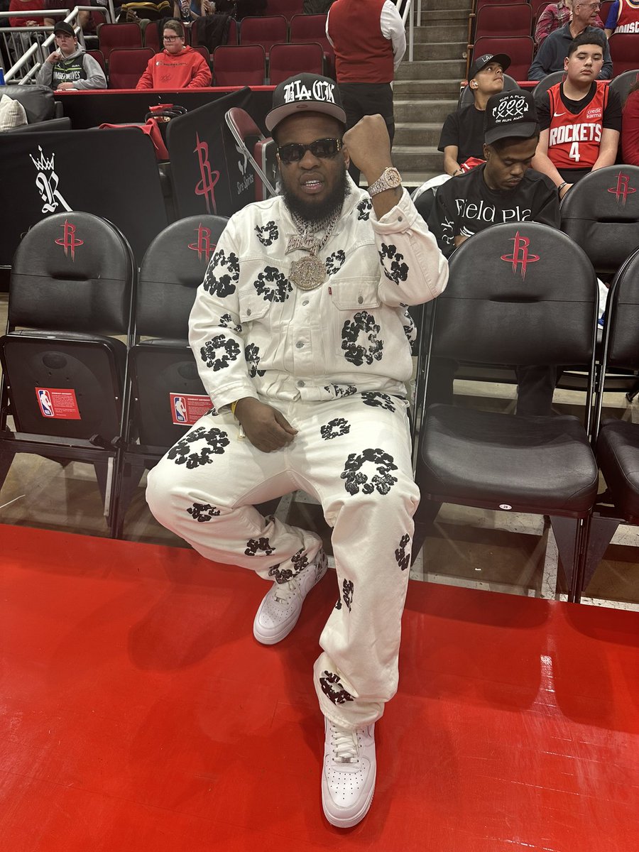 Maxo Kream on Twitter: "Ima always stand on bidness.. Get it Overstood or get stood over 😤"