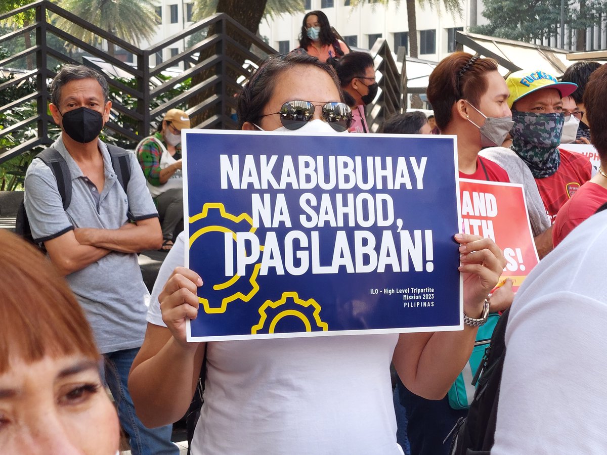 Pinoy Weekly on Twitter: "TINGNAN | Sinalubong ng mga manggagawa ang pagsisimula ng HLTM kahapon ...
