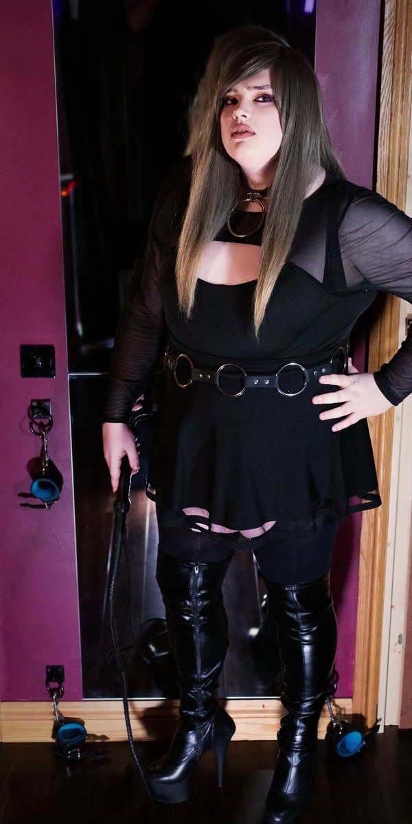 Kneel for me. Jade Storm @jadestorm8