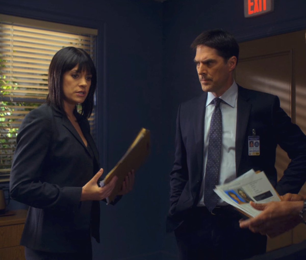 ًbest hotchniss on Twitter: "emily prentiss and aaron hotchner in 6x02"