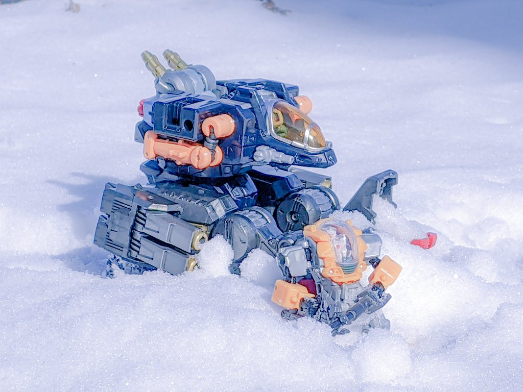 成田SKYGATE BASE on Twitter: "「大寒波のあとしまつ、って感じだなあ」 久しぶりの大雪に、特別編成された工作隊も大忙しです。 #ダイアクロン 各基地のみなさまもご安全に👷"