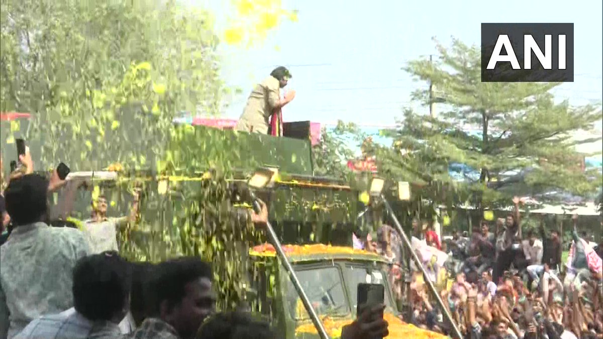 Supreme PawanKalyan FC™ on Twitter: "RT @ANI: Vijayawada, Andhra Pradesh | Jana Sena chief Pawan ...