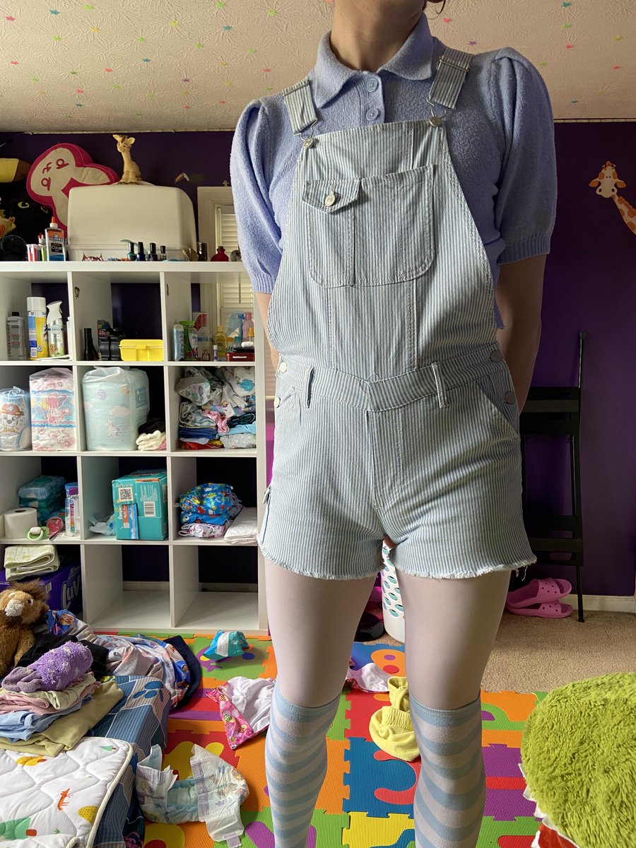 melting b@bybr@in 🫠 on Twitter: "u can only ~kinda~ tell i gotsa diaper on :3"