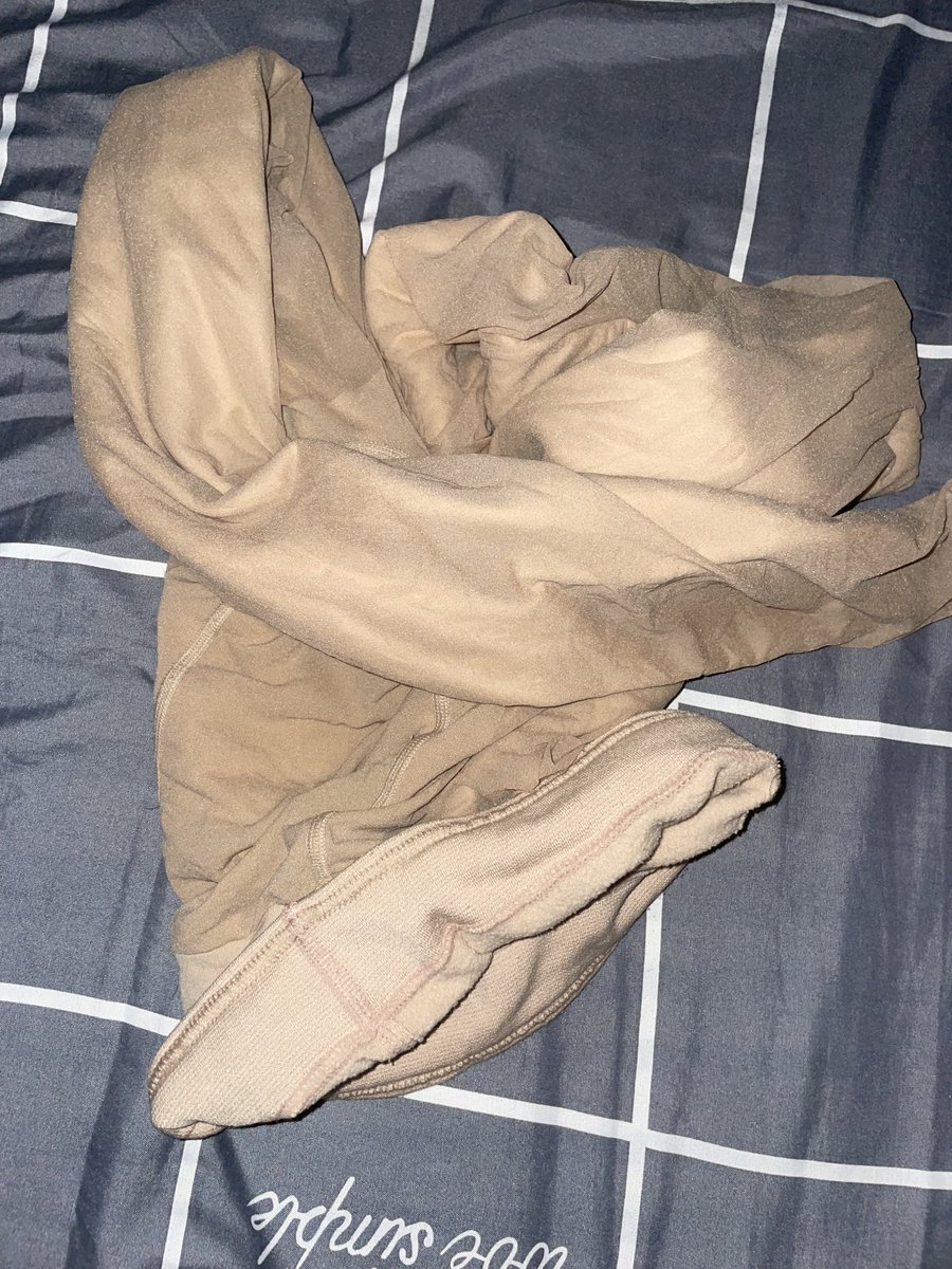 女性衣物终结者(接推广) On Twitter 小姐姐的裤袜被我射了,太舒服了,精液染了整个袜间,照片及视频见电报群