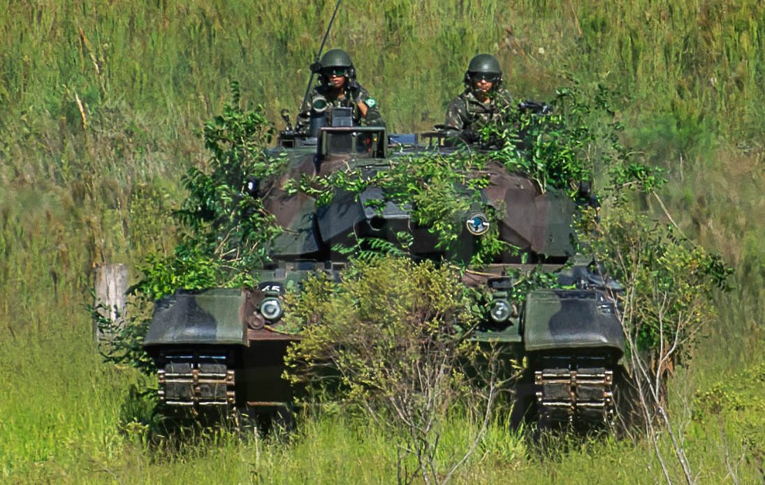 Roberto Caiafa on Twitter: "In Brazil, the Leopard 1A5 main battle tanks act as a pair with the ...