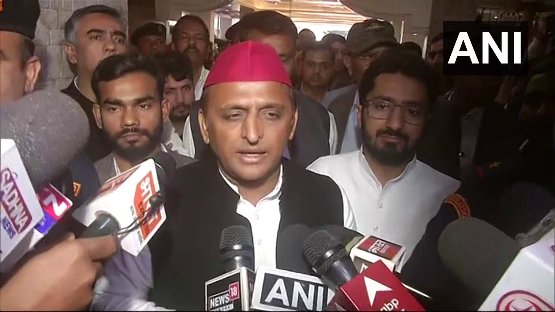 ANI UP/Uttarakhand on Twitter: "Lucknow building collapse | Government should come forward and ...