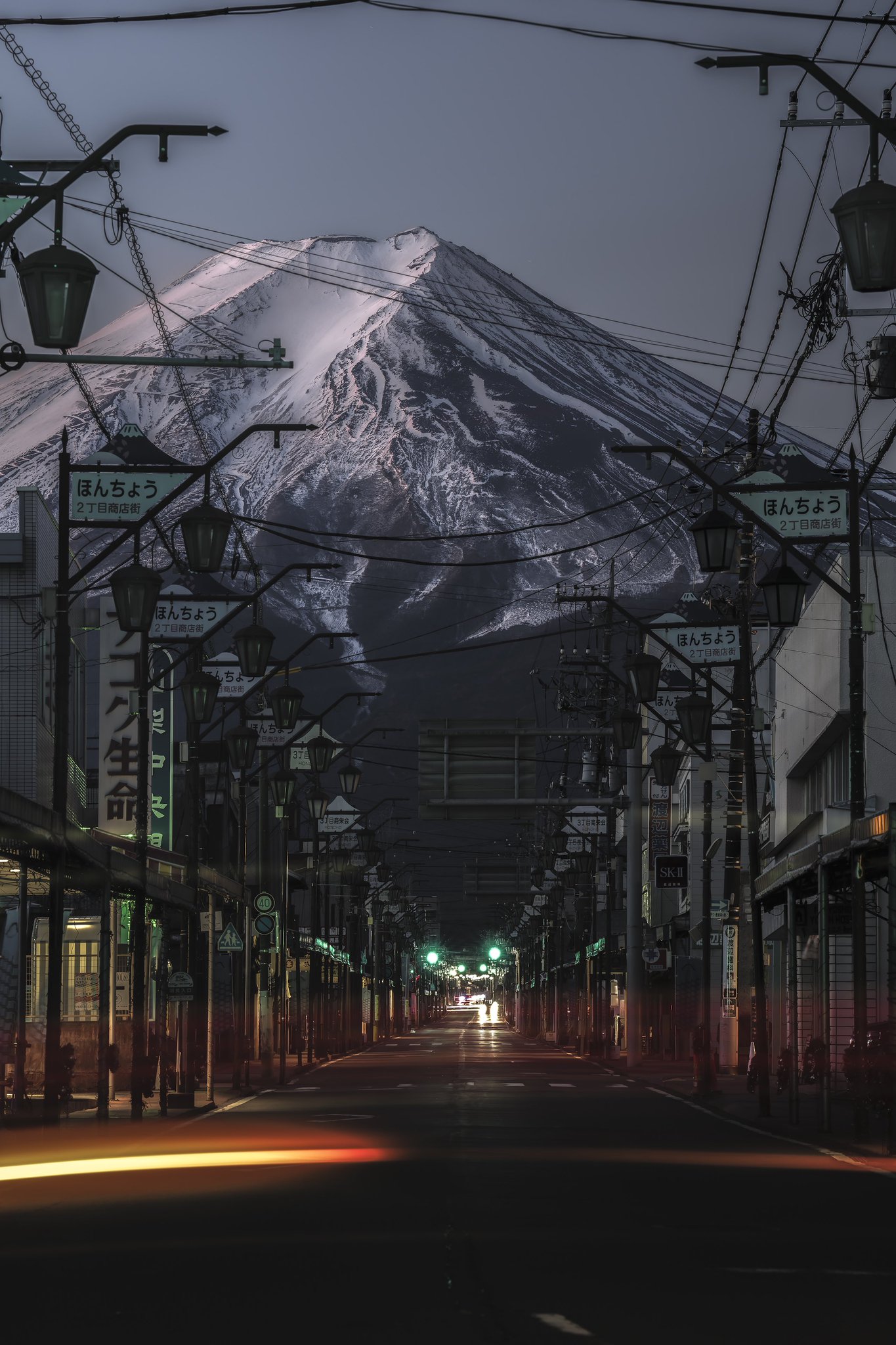 bee on Twitter: "富士山と暮らす商店街の夜明け。 https://t.co/xEGg5RhD1g" / Twitter