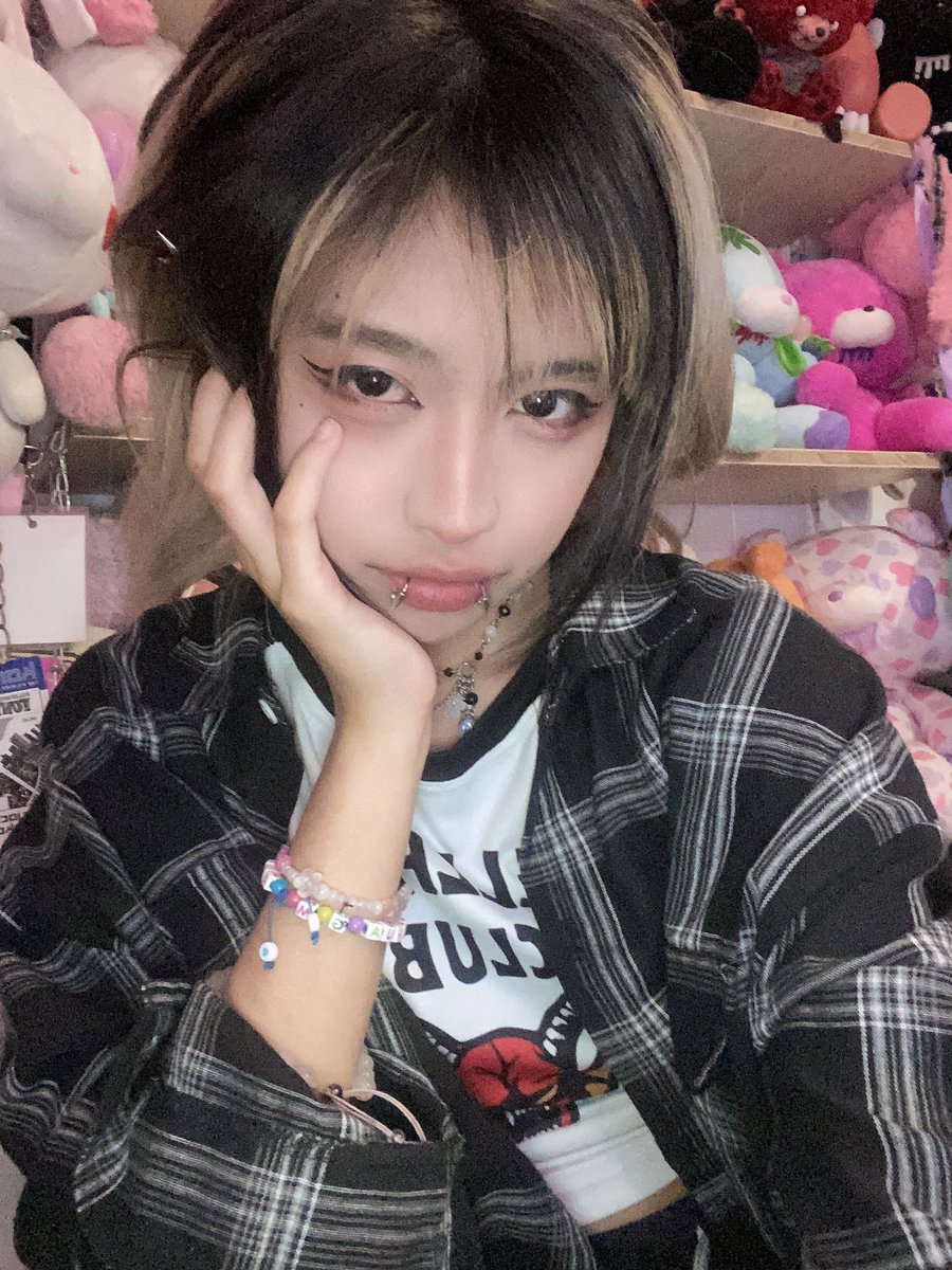 「working on stream rn come watch :D twit」|ayana ‹3の漫画