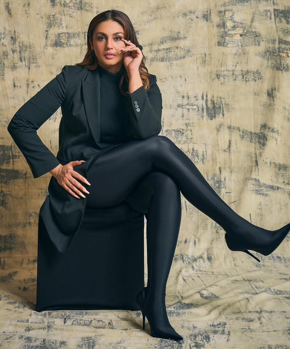 A͏c͏t͏r͏e͏s͏s͏ H͏o͏l͏i͏c͏ on Twitter: "Huma 🍗🍗"