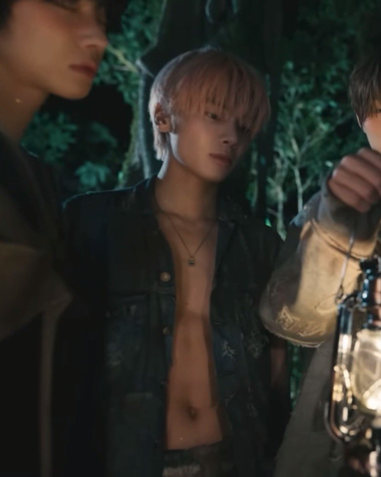 Legendary Kpop Abs ♂️ on Twitter: "2051. Taehyun / TXT"