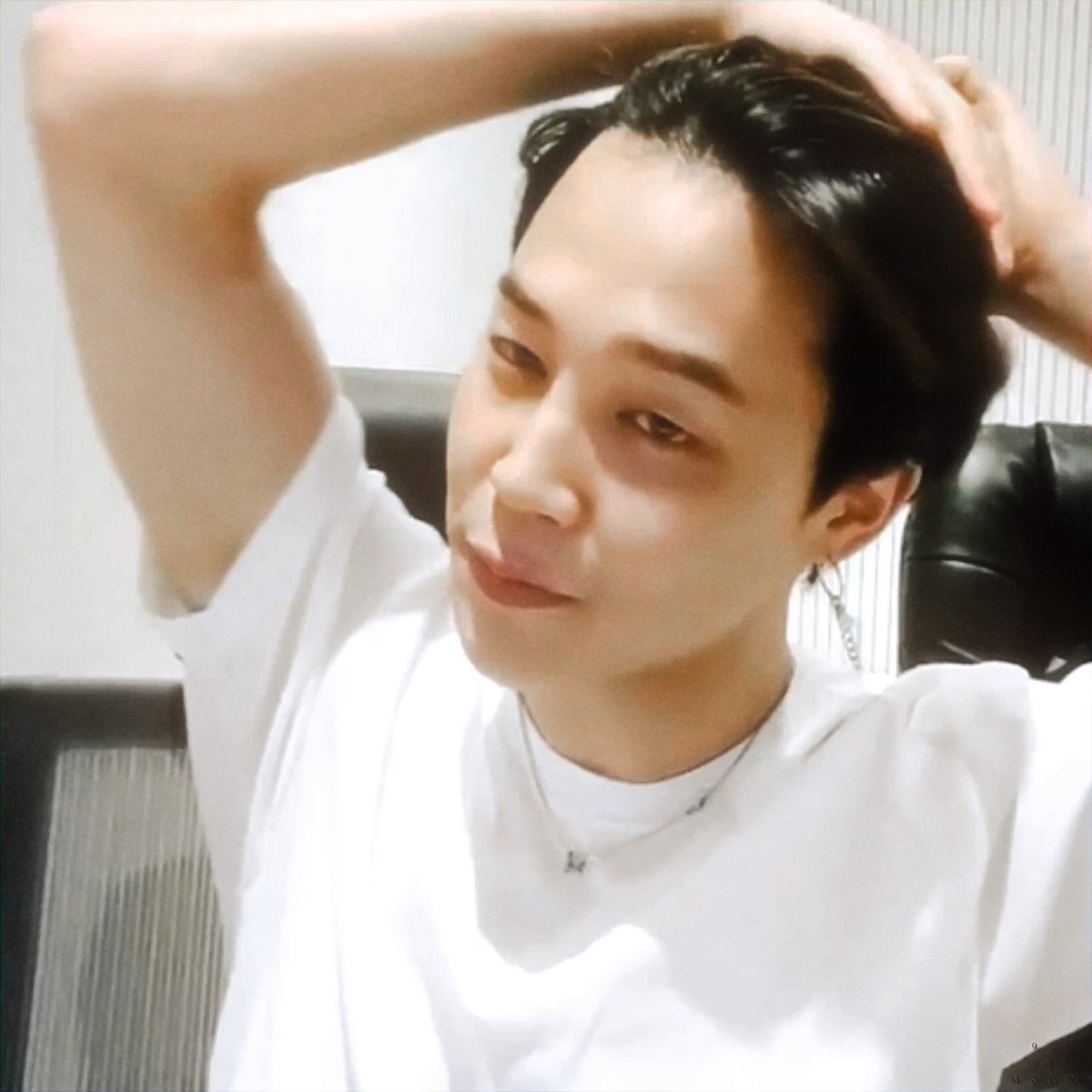 ⊹☽ on Twitter: "park jimin being such a natural flirt."