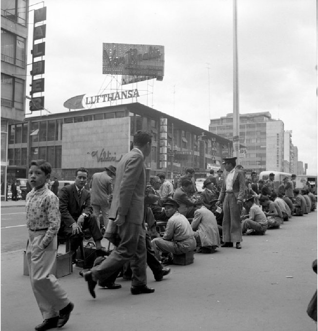 Historia de Colombia on Twitter: "Aquella Bogotá de la década de 1950 #ViajeEnElTiempo Foto de ...