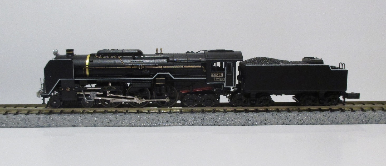 KATO京都駅店 on Twitter: "【C62 25 宮原機関区 お召先導機】 昭和31年の東海道全線電化完成直前に、お召列車運行前の露払い列車として美しく整備されて特急「つばめ」を牽引 ...