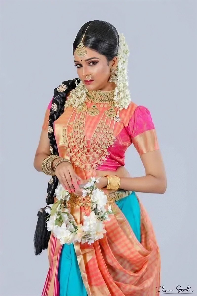 10 Traditional Dresses of Women in Sanatan Culture across the World 1 ...