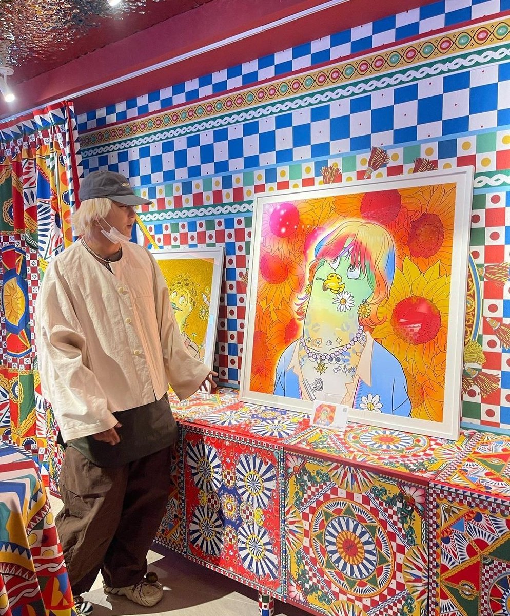 [‼️] MINO with a fan at the Chippy artwork exhibition ️ https://t.co ...