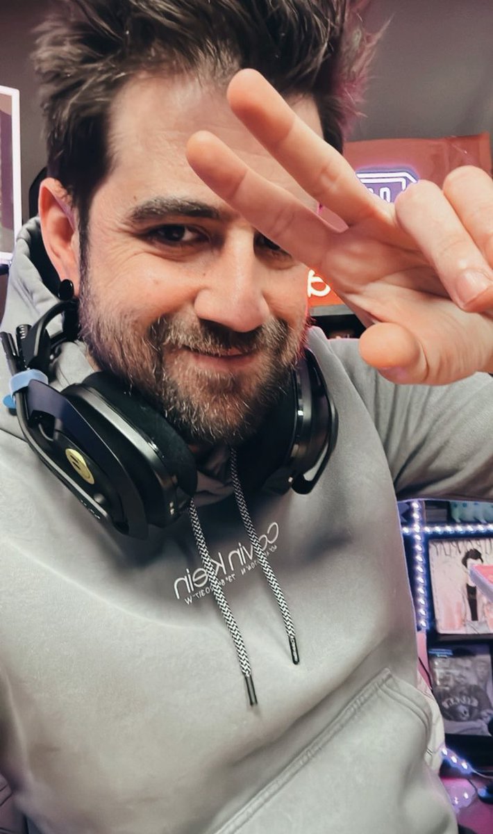 Info Auron on Twitter: "📲 || ¡Auron vía Instagram Stories! — auronplay"