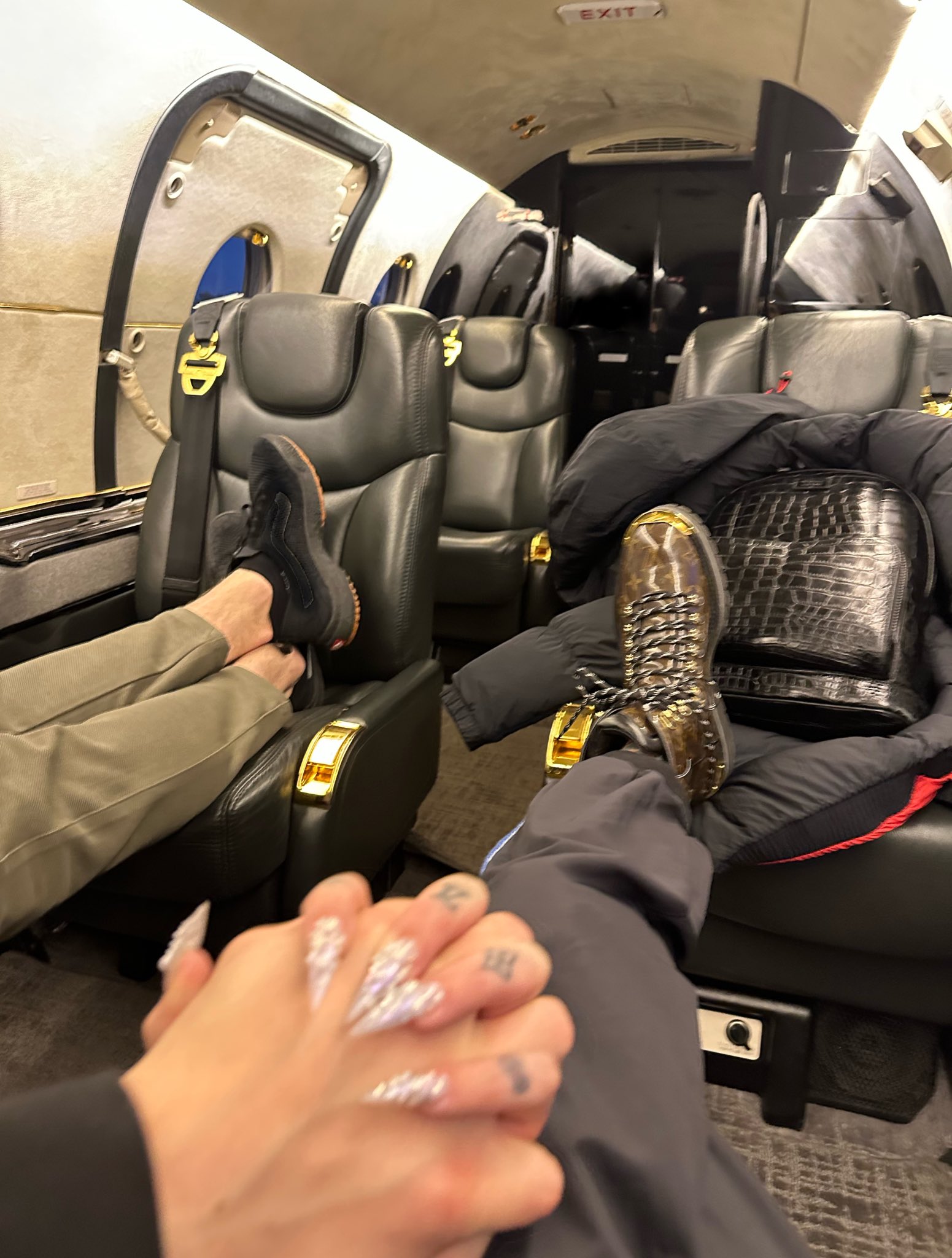 Jeffree Star on Twitter: "Goodbye LA, time to spend time with my #NFL boo in Wyoming 🏈 https://t ...