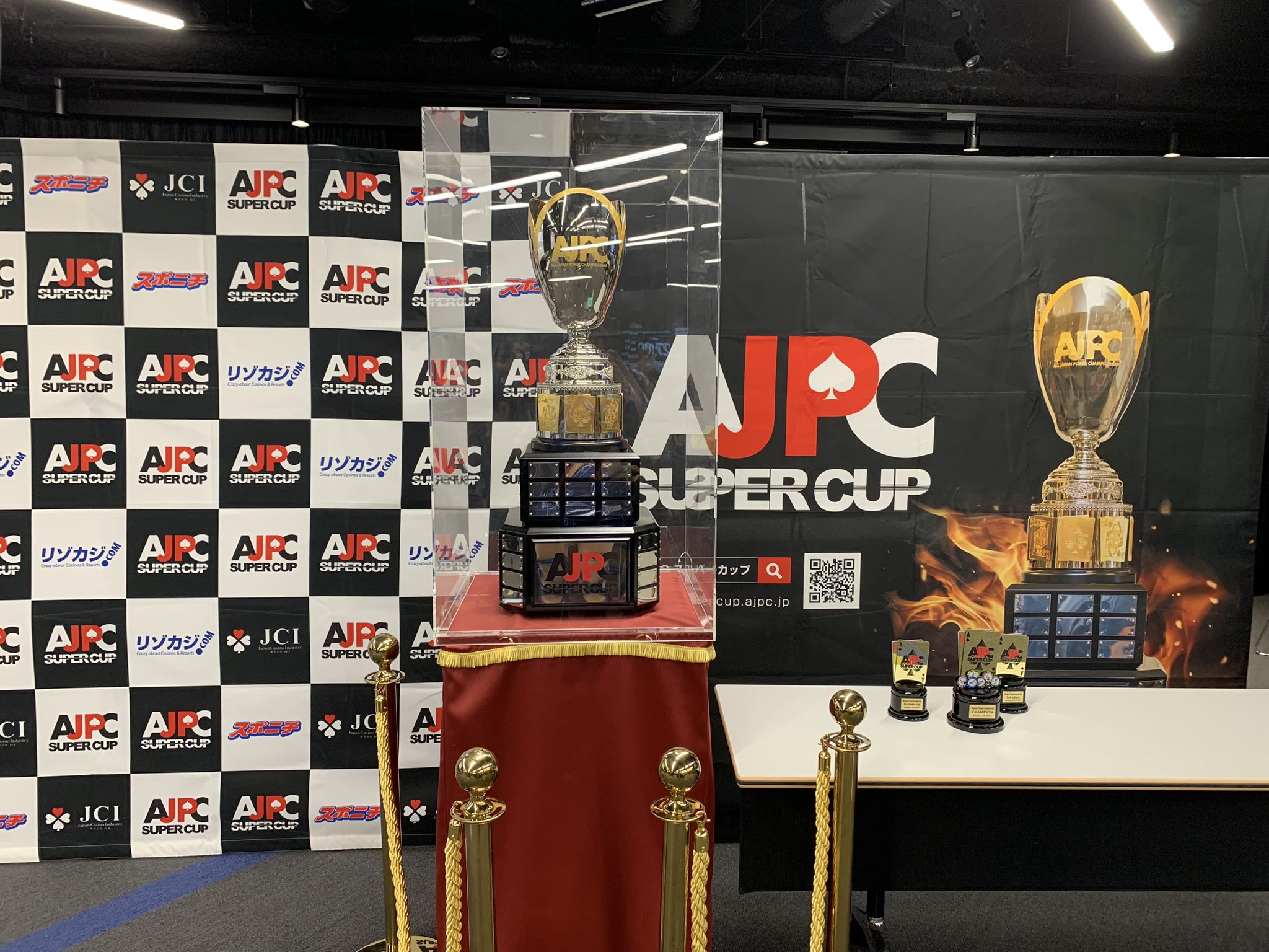 羽瀬萌はせめぐむ🖤🐰🤍AJPCSUPERCUP♥️ポーカークイーン on Twitter: "会場にはトロフィーが飾られています🏆 #AJPCSUPERCUP #AJPC #ポーカー ...
