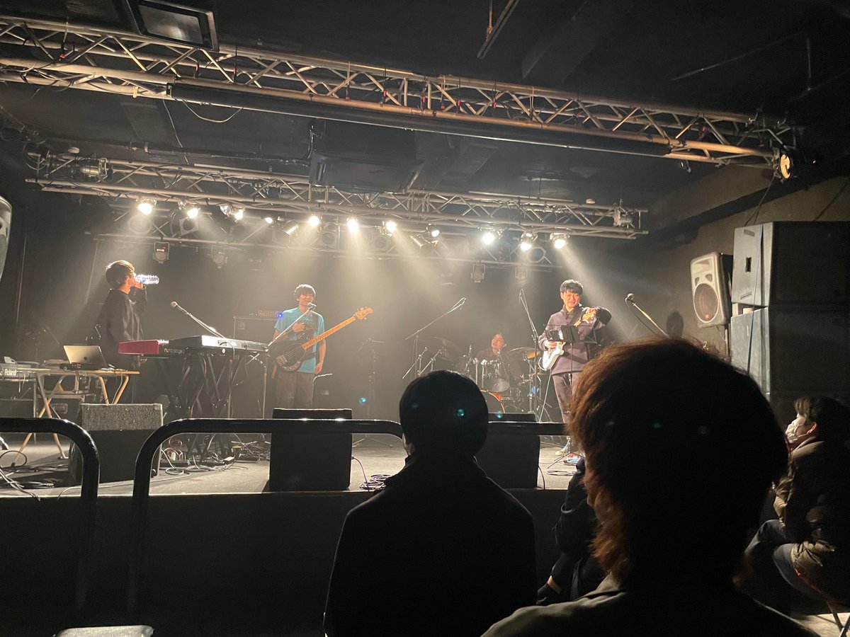 国立音楽院 on Twitter: "EinyのTwitterアカウントはこちら！ @EinyOfficial 是非チェックしてみて下さい♪（画像は今行われているライブの様子です）"