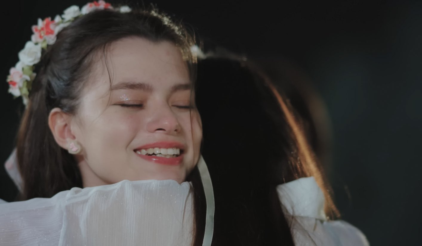 Yeebs on Twitter: "2 completely different hugs: in the first they felt the happiest and in the ...