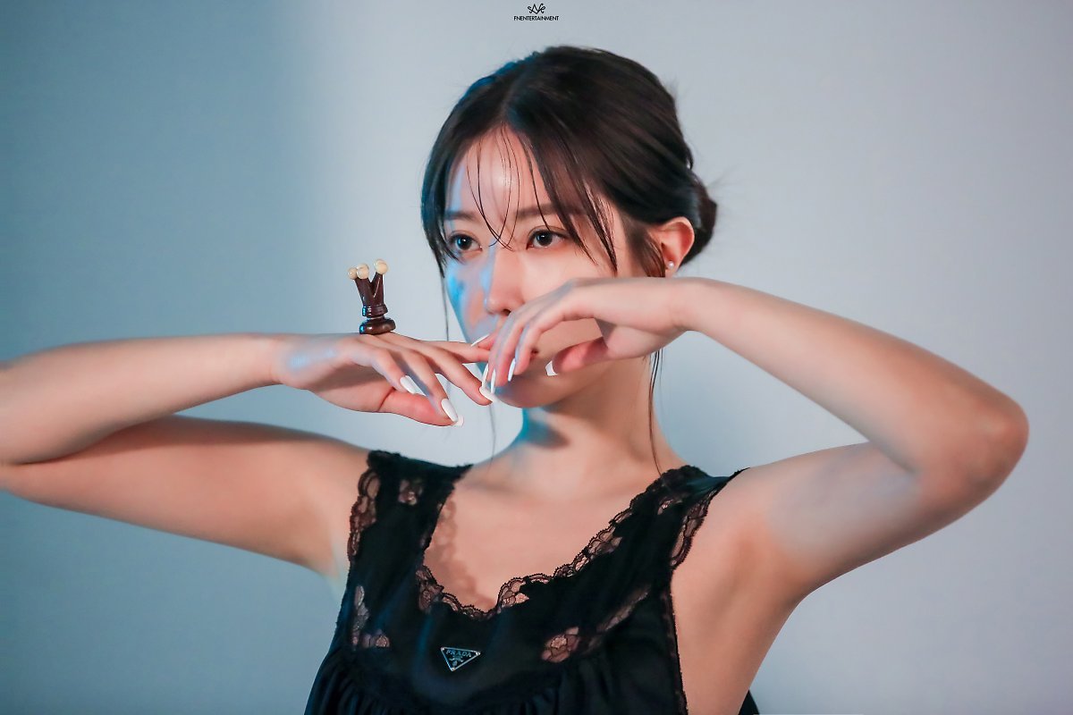 im soo hyang pics on Twitter: "Im Soo Hyang behind the scenes for photoshoot of Singles KR ...