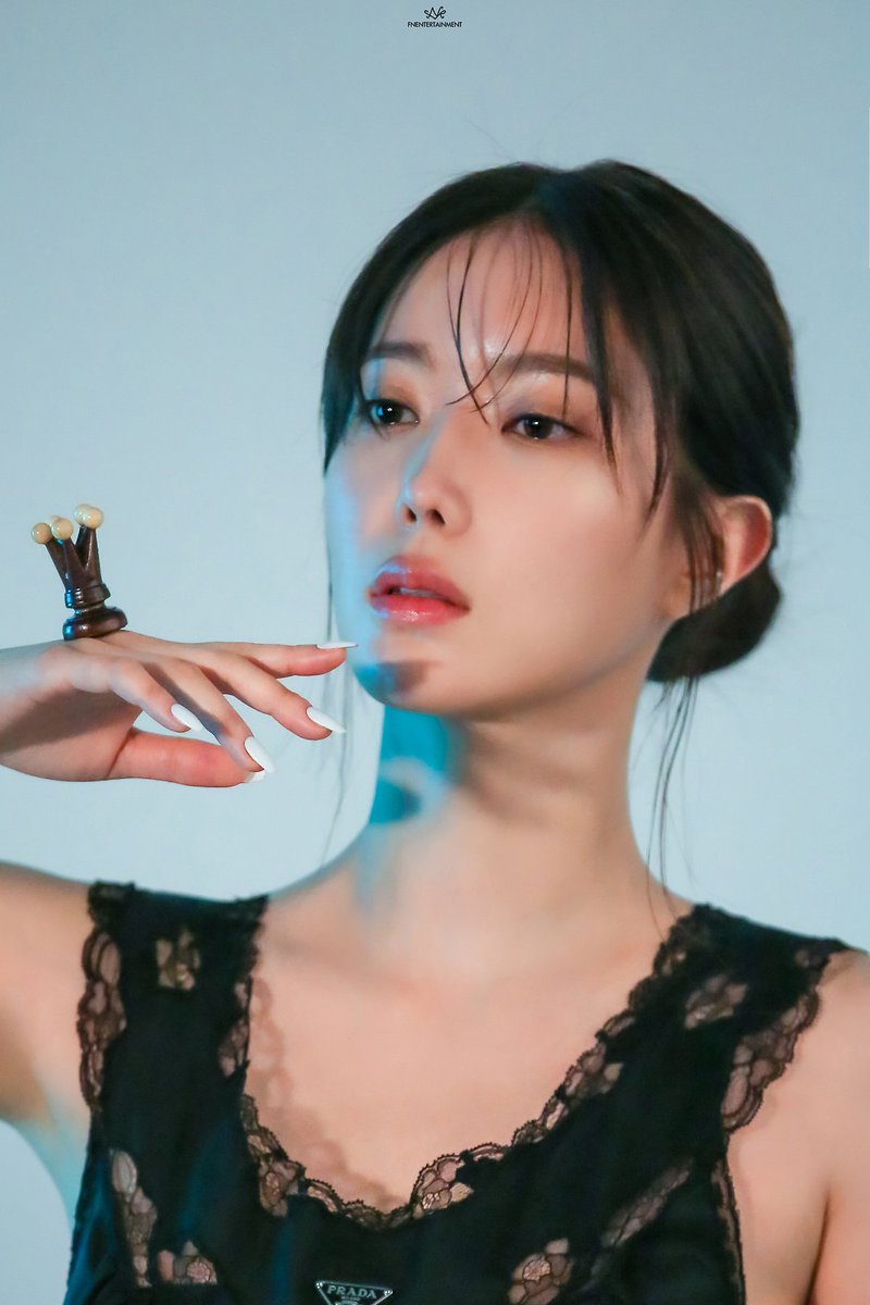 im soo hyang pics on Twitter: "Im Soo Hyang behind the scenes for photoshoot of Singles KR ...