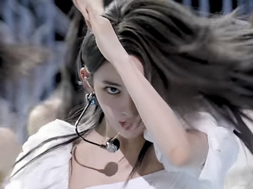 ihrnat on Twitter: "RT @sserapics: MAIN SLAYER"